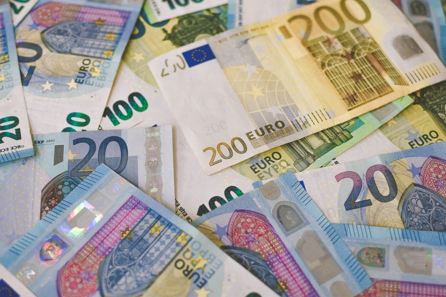 Anmeldelse av Uno Finans: Alt du bør vite, fordeler, ulemper